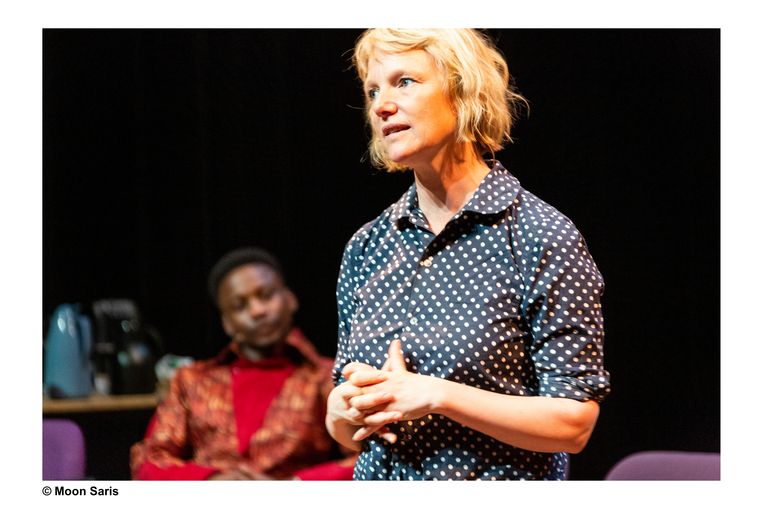 In haar nieuwe voorstelling deelt ‘stand-up-philosopher’ Laura van ...