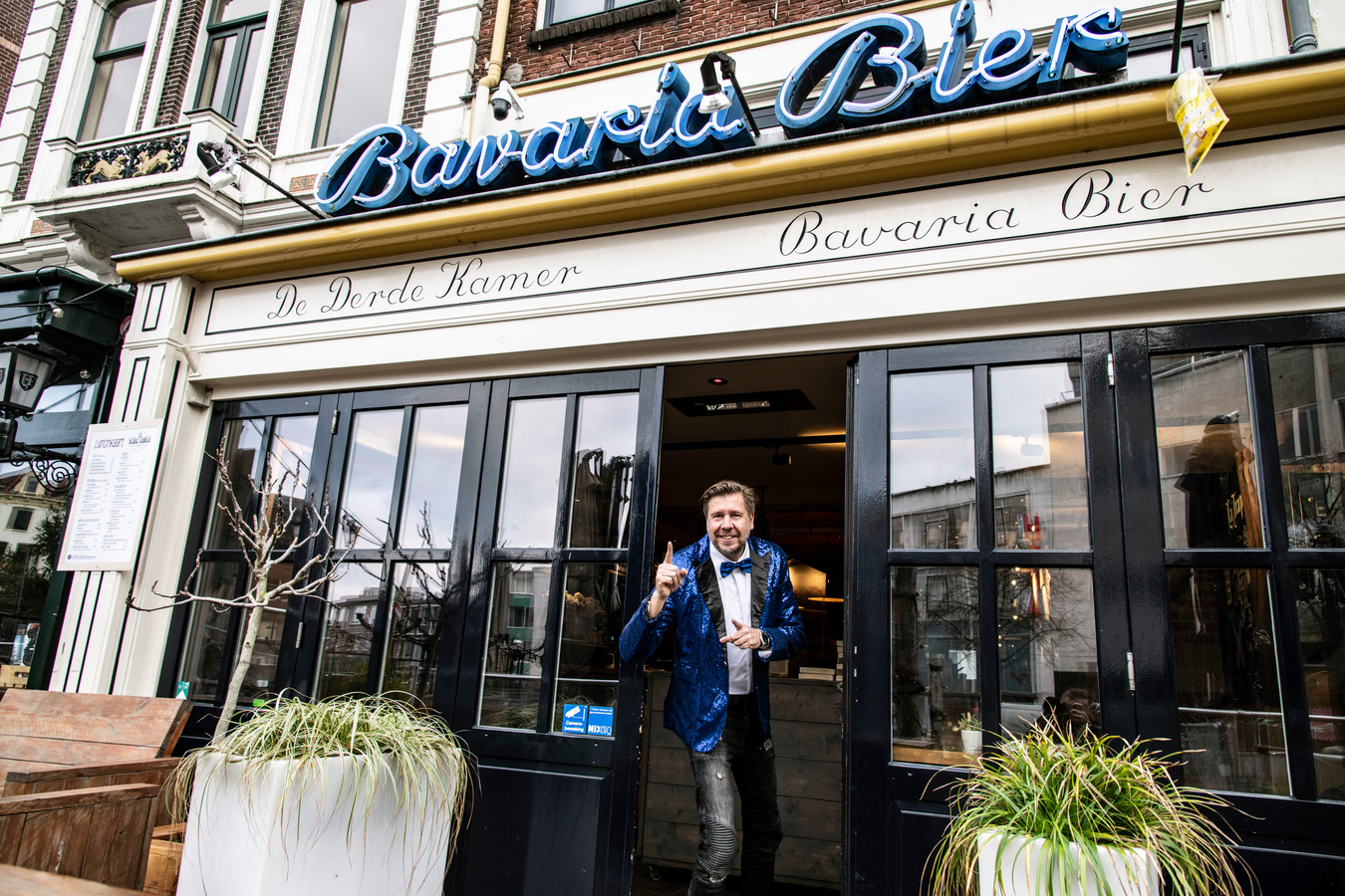 Kroegbaas is nu bingomaster: kerstbingo van café De Derde Kamer is ...