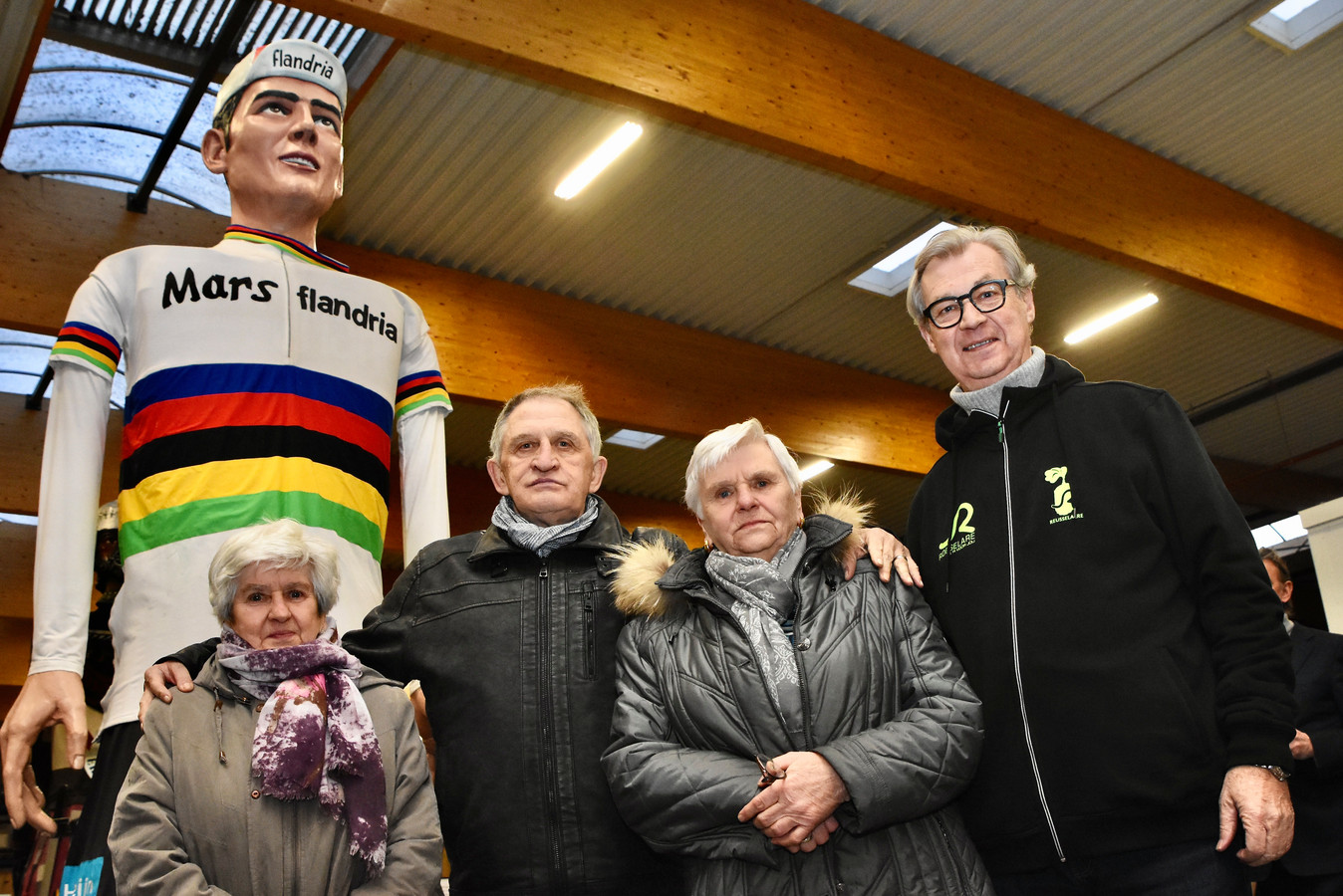 ‘Afgetrainde versie’ van reus ter ere van wielerlegende Jempi Monseré ...