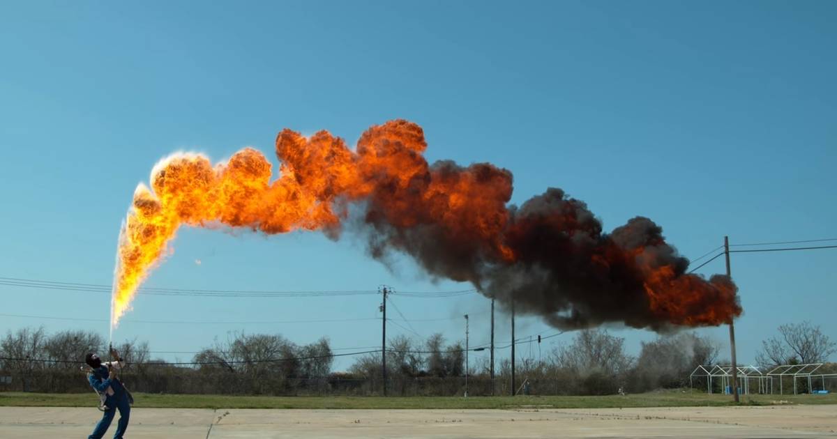 Spectaculair: duo filmt vlammenwerper in slow motion | Internet | hln.be