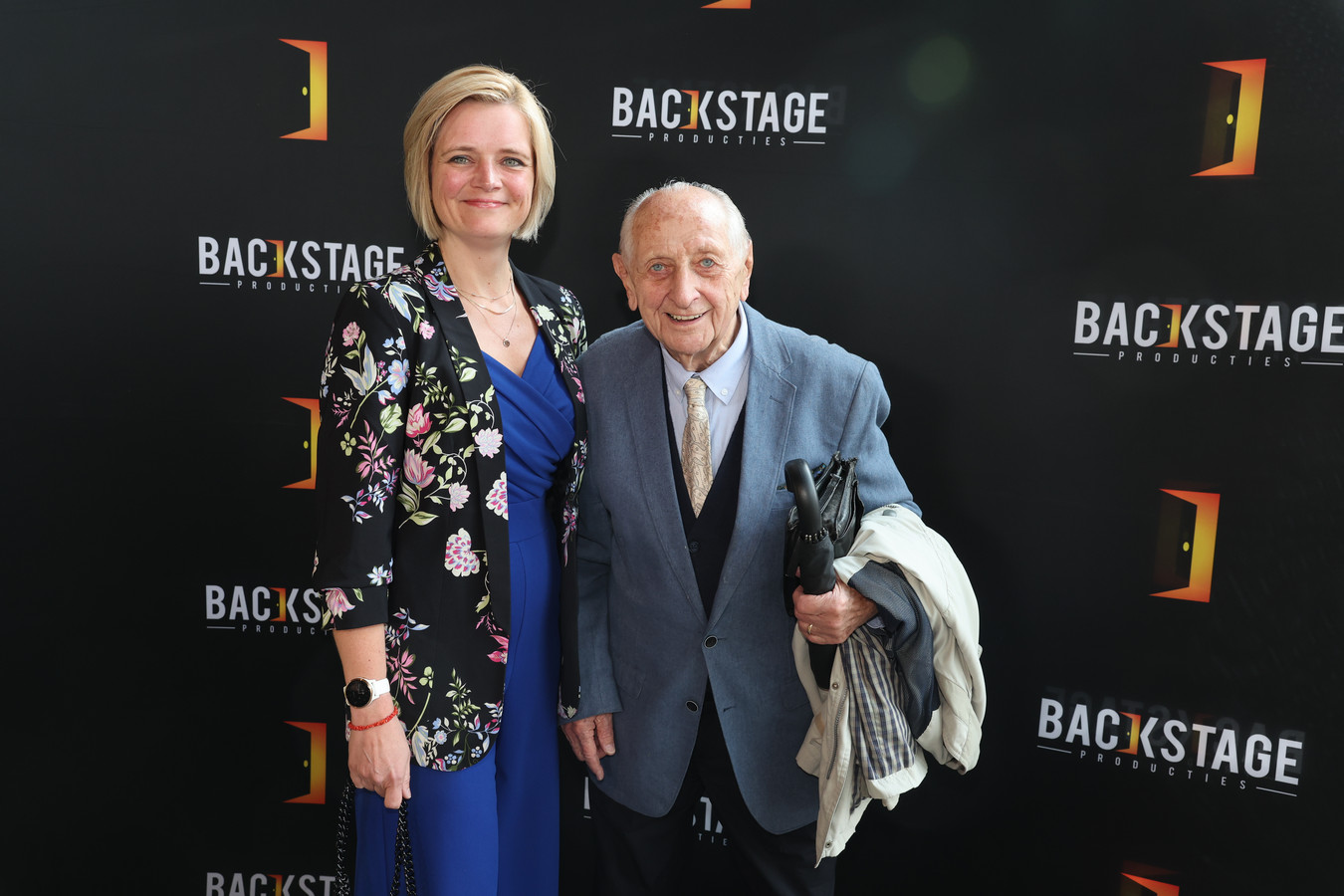 IN BEELD. Nathalie Meskens brengt hond mee naar première ‘Aspe’ en ...