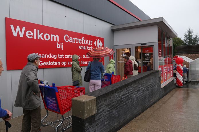 Vernieuwde Carrefour Market opent deuren | Waasmunster | hln.be