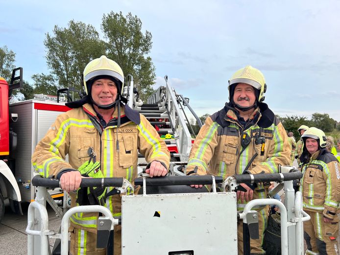 Brandweermannen verrassen collega's Patrick en Luc met afscheidsfeestje ...