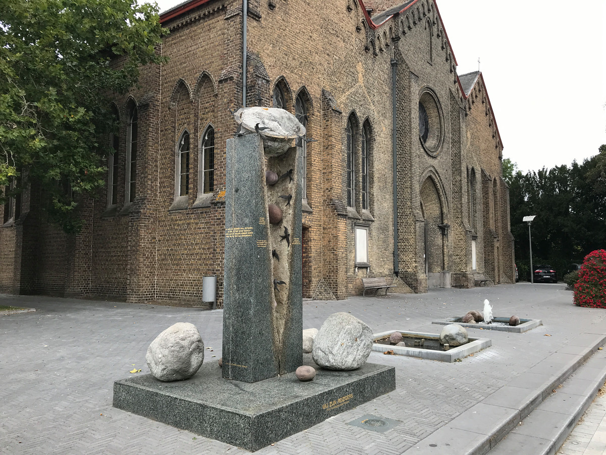 Nieuwe erfgoedbrochure vertelt verhalen achter beelden in Ichtegem ...