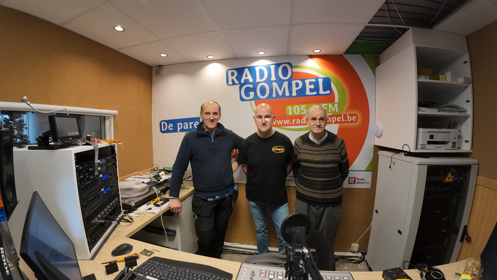 Na 41 jaar heeft Radio Gompel eindelijk een nieuwe digitale studio ...