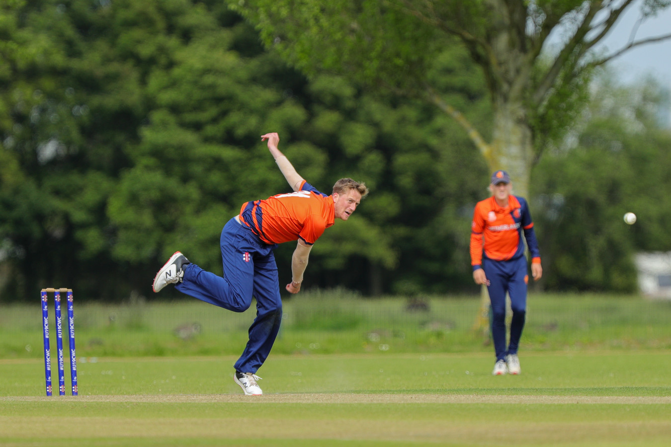 Alexander Roy gooit de bal met 122 kilometer per uur én is in beeld bij ...