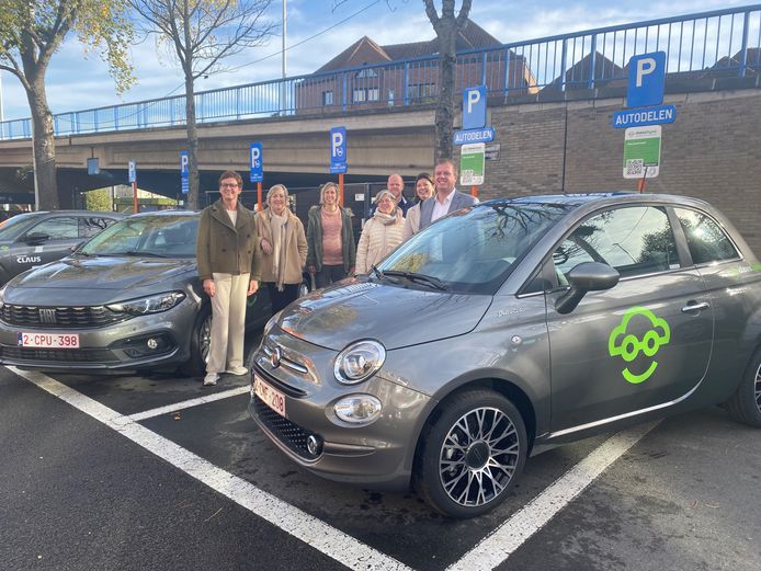 Izegem start met autodeelproject: “Vaste standplaats op Korenmarkt” | Izegem | hln.be
