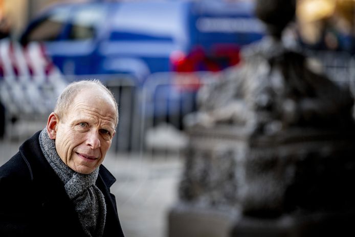 OM-baas Gerrit van der Burg onder vuur: familie Peter R. de Vries en ...