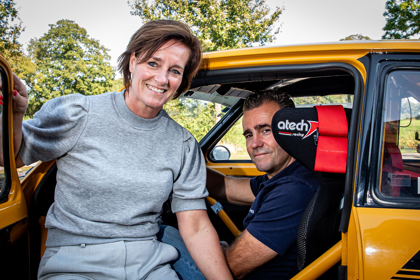 Het familieduo samen in de Hellendoorn Rally: Edwin en Ingrid vlammen ...