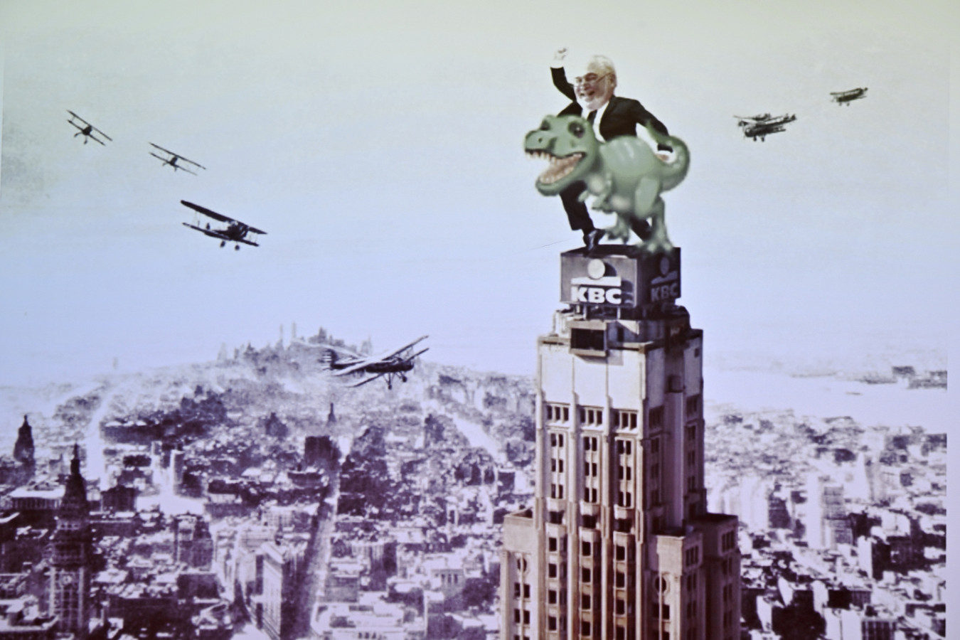 IN BEELD. Fernand Huts bezoekt zijn eigen T-rex in Zwitsers museum: “Trinity moet hét pronkstuk ...