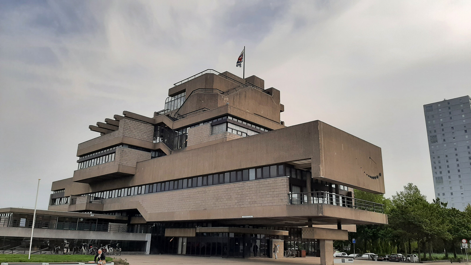 U mag het zeggen: moet het stadhuis van Terneuzen een rijksmonument ...