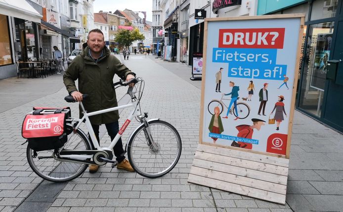 Te druk in winkelwandelgebied? Fietsers, stap af | Kortrijk | hln.be
