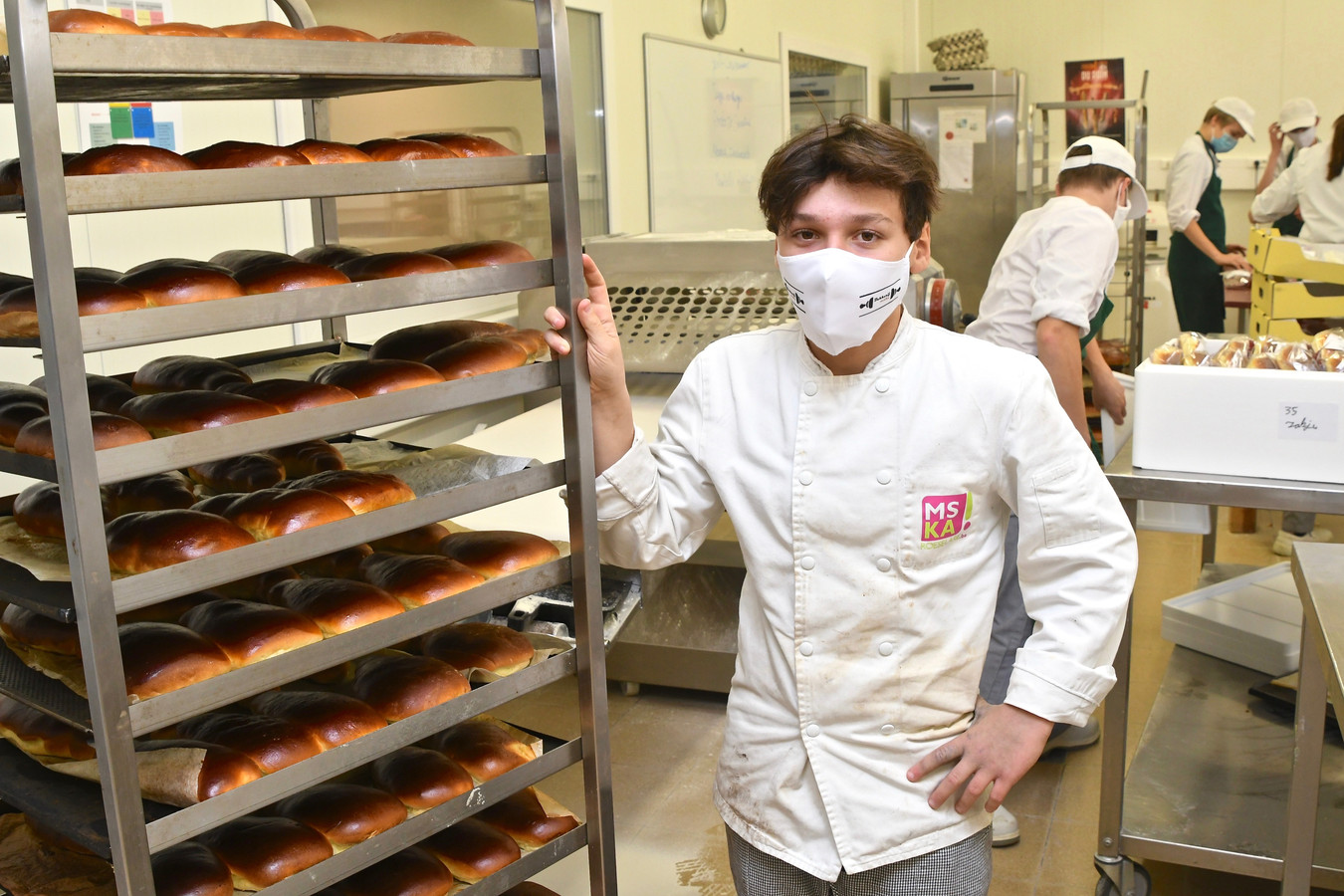 MSKA bakt 1.500 klaaskoeken voor zorgverleners AZ Delta: “Het zijn ...