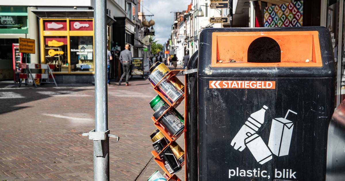 Statiegeldbeugels op zes locaties in Lochem: ‘We willen dat afval op de ...