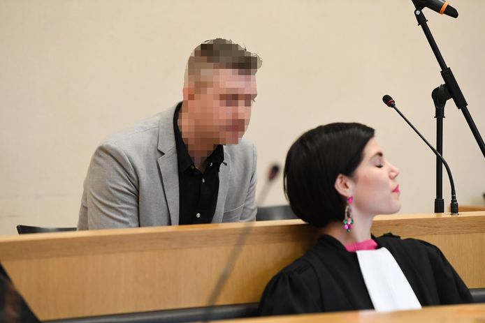 ASSISEN. Lijk in lovehotel Casa-Blanca. Doen ‘The Simpsons’ Tom Erken ...