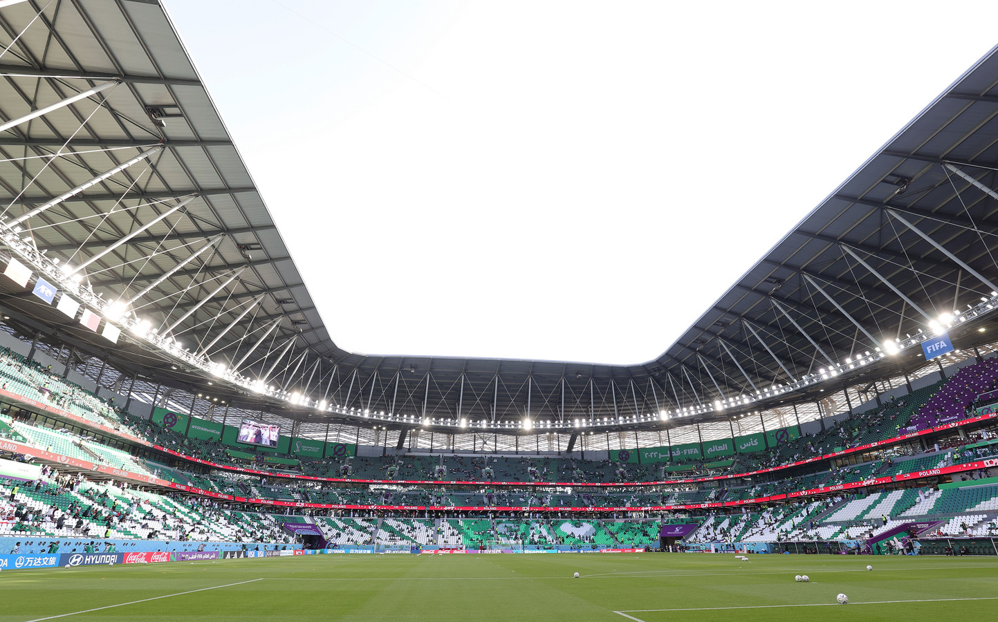 Weggegooid geld? Dit gebeurt er met de stadions in Qatar nu het WK erop ...