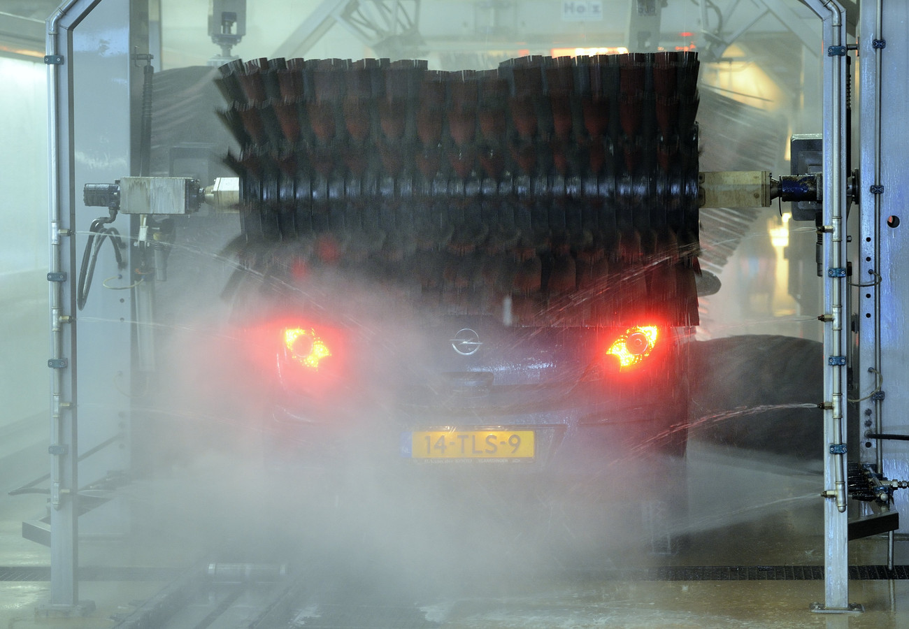 Wasstraat Emmen jaar dicht na doorzoeking om drugshandel | Foto | AD.nl