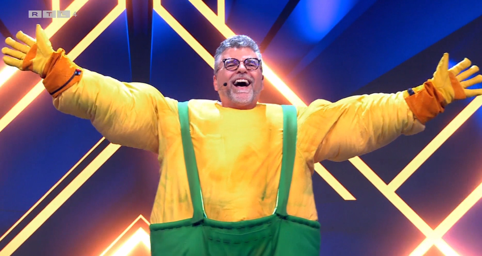 Dubbele verbazing bij Masked Singer: BN’er waagt zich zónder masker ...