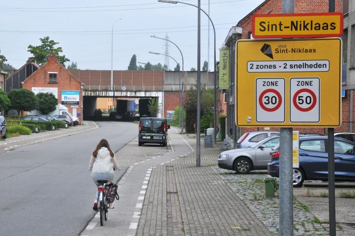Twee maanden geen doorgaand verkeer meer op Dendermondse Steenweg: stad legt nieuwe fiets- en ...