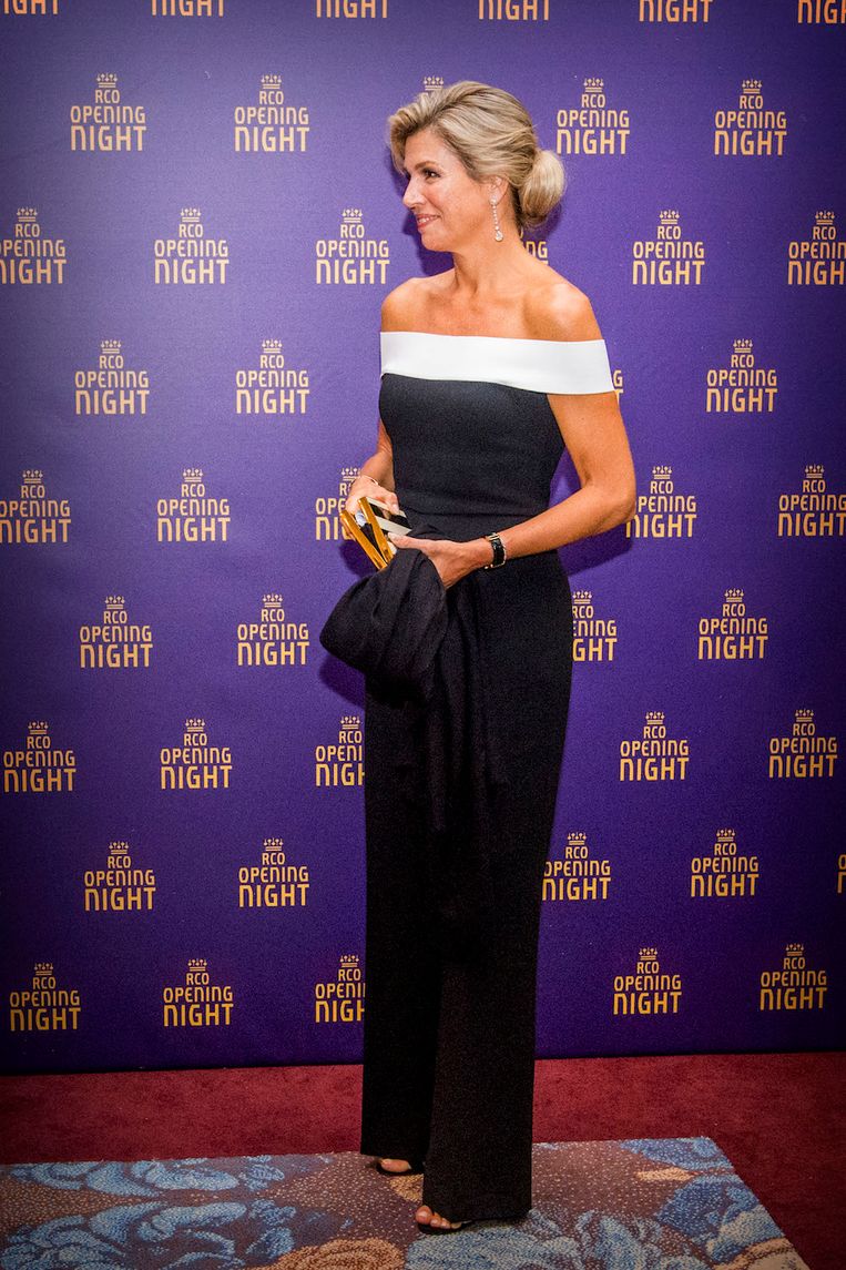 Máxima straalt in strapless jumpsuit die haar jaren jonger maakt | Libelle