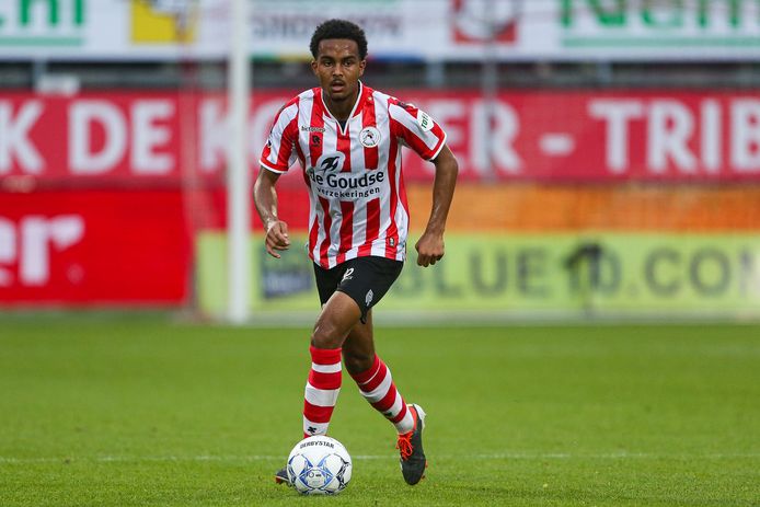 Het gaat snel met Marvin Young (19) bij Sparta: ‘Ik ben altijd wel een ...