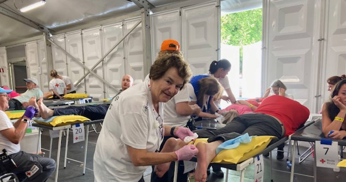 Soms wel drie uur in de rij na Vierdaagse om een dikke blaar te laten ...