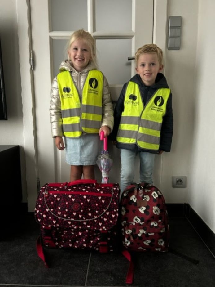 Nora en Leon beginnen aan het nieuwe schooljaar | Wervik | hln.be