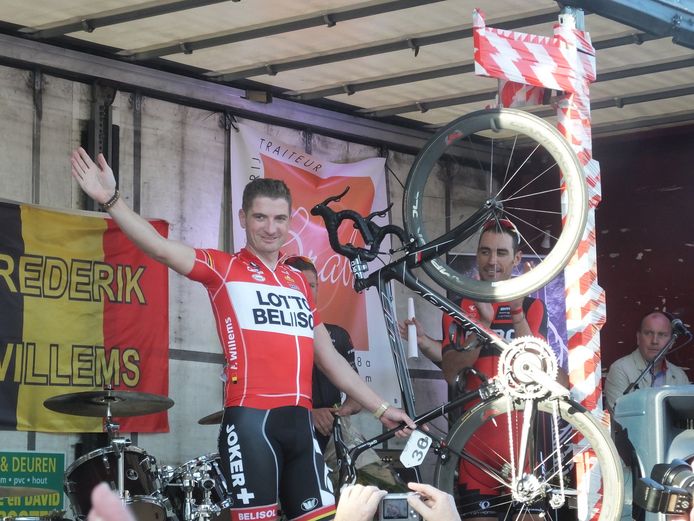 Bentille wuift Frederik Willems uit | Sint-Laureins | hln.be