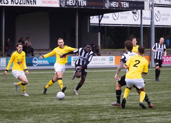 De uitslagen, doelpuntenmakers en verslagen van het zondagse ...