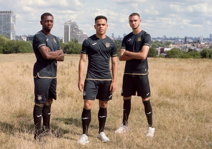 Damso x Anderlecht: le maillot européen du Sporting dévoilé en ...