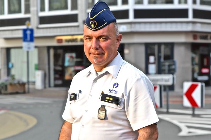 Politie verwelkomt bezoekers op Open Bedrijvendag | Menen | hln.be