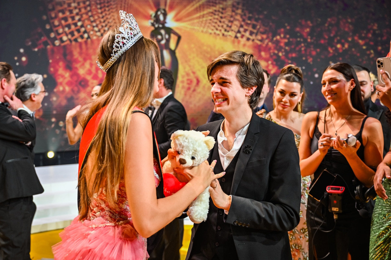 Emilie Vansteenkiste dingt mee naar Miss Universe: “Ongelofelijk hoe ...