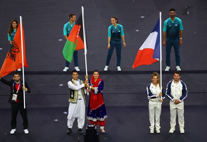 Afghaanse zussen ontworstelden zich aan de taliban en schrijven nu ...