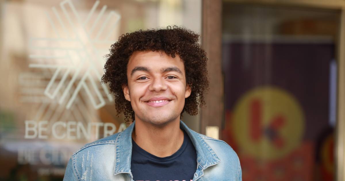 Ghost Rocker Elindo Avastia speelt Olaf in Duitse musical 'Frozen ...