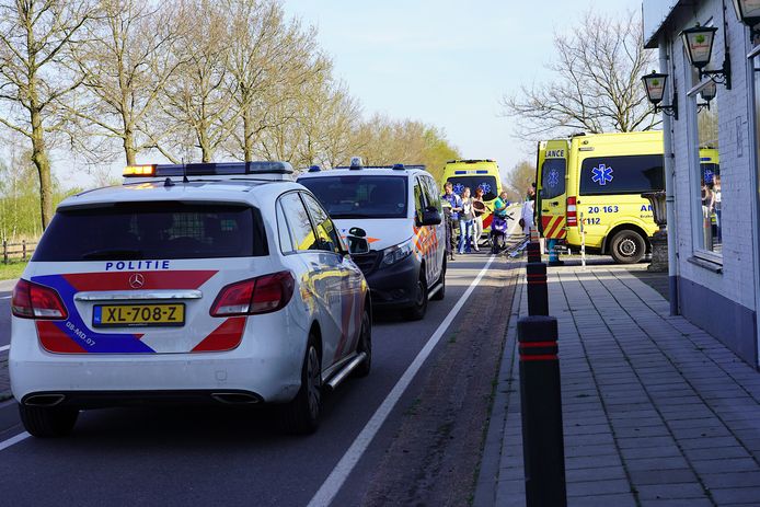 Twee jongens op scooter gewond bij botsing met auto in Chaam | Breda ...