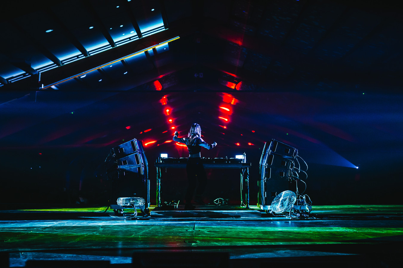 REPORTAGE. Droom weg in straf visueel danspaleis: Amber Broos opent ...