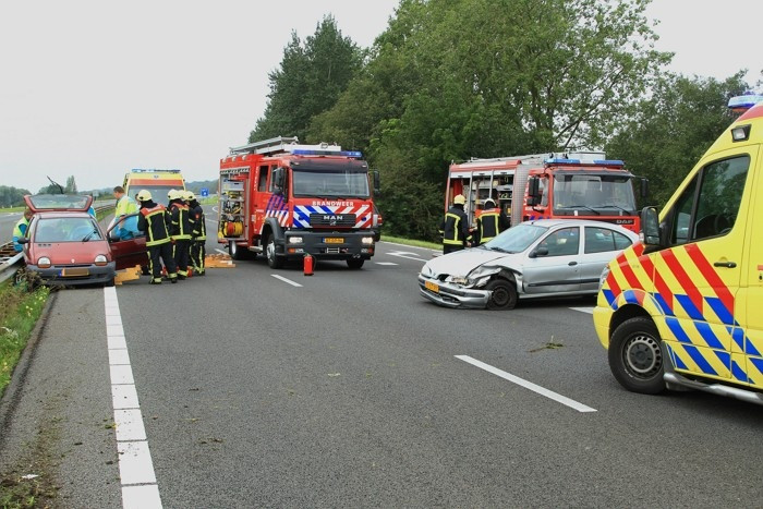 Snelweg A348 twee uur dicht na ongeval bij De Steeg | Foto | AD.nl