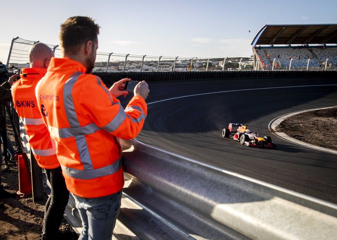 Rondje circuit Zandvoort met Robert Doornbos: ‘Raak je elkaar, dan ...