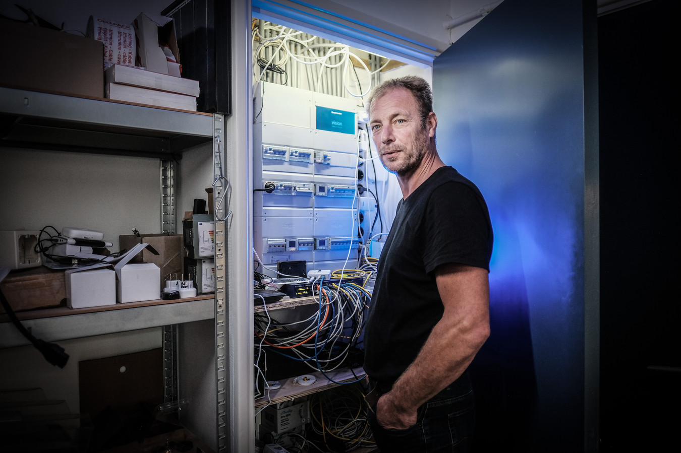 Richard verdient geld met zijn stroomverbruik, maar soms betaalt hij ...