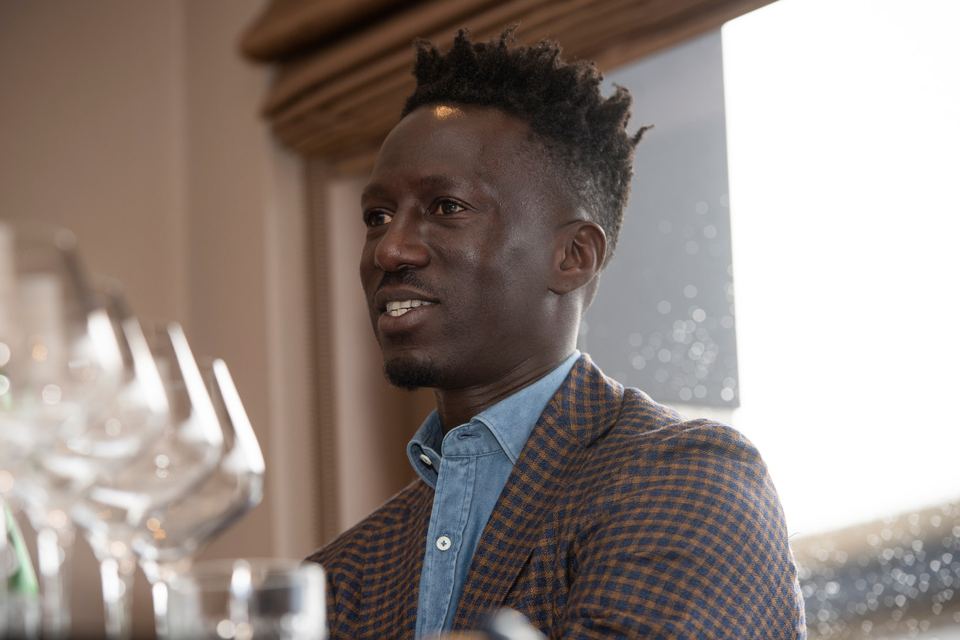 Mbaye Leye is de nieuwe coach van Zulte Waregem | Foto | hln.be Mbaye Leye is de nieuwe coach van Zulte Waregem | Foto | hln.be