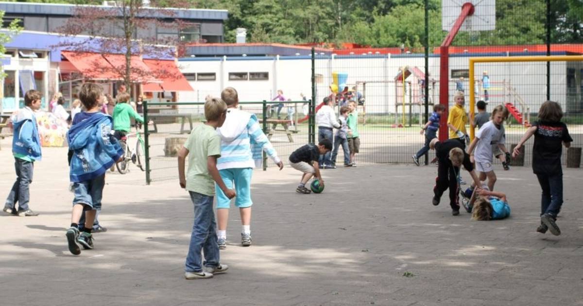 OBS De Weier onderzoekt noodlokalen na gezondheidsklachten | Almelo ...
