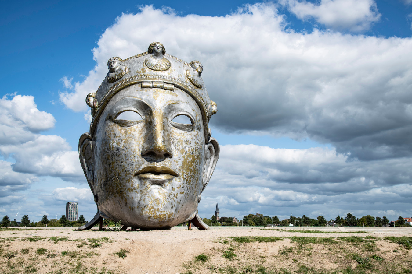 Na het iconische Romeinse masker maakt Andreas Hetfeld nu een megabeeld ...