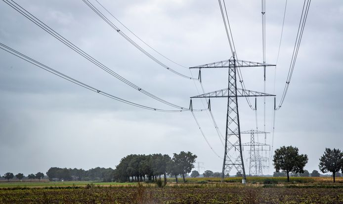 Steeds meer stroom, dus moeten 133 masten in de regio steviger worden | De Peel | ed.nl