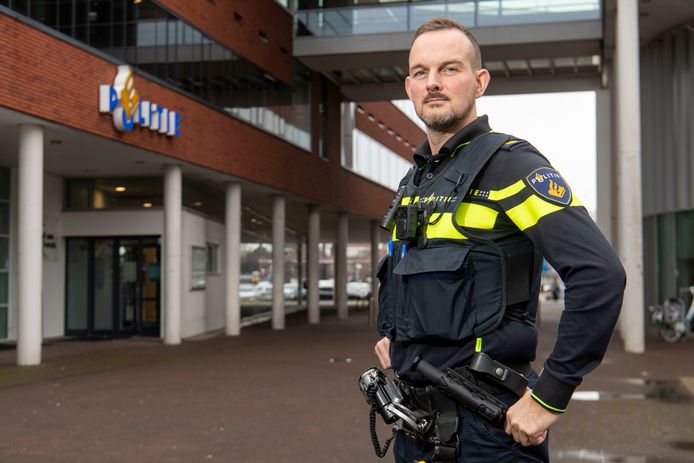 Politieagent Jordy (44) maakt zich zorgen om de jeugd, en hij is niet ...