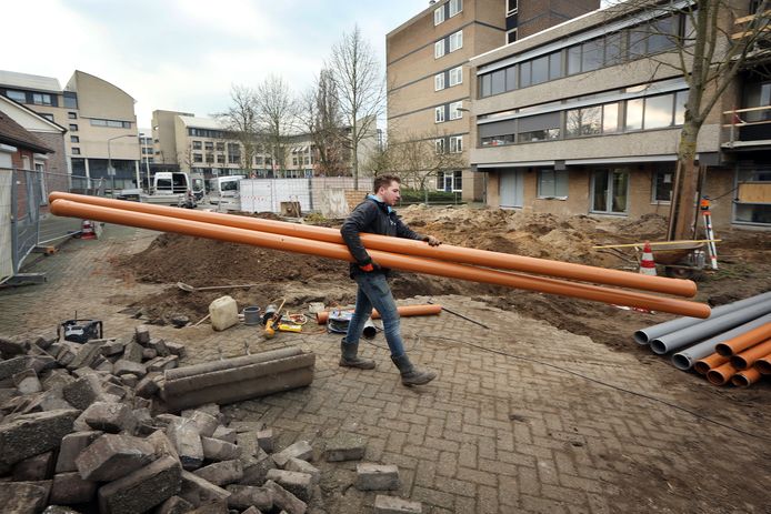 Riool in Oosterhout versneld op de schop in tientallen straten ...