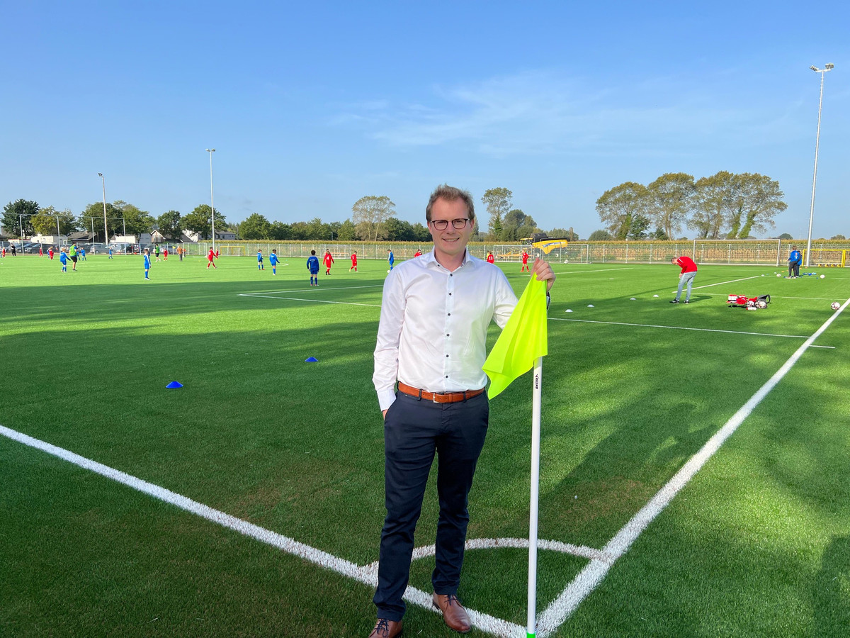 Kunstgrasveld SK Bellem ingespeeld, bouw nieuwe lokalen kan starten ...