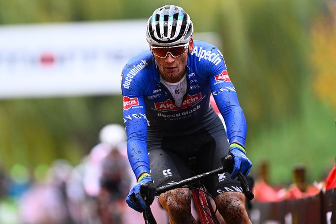 “Zeker tien technische fouten gemaakt”: Mathieu van der Poel wint ...