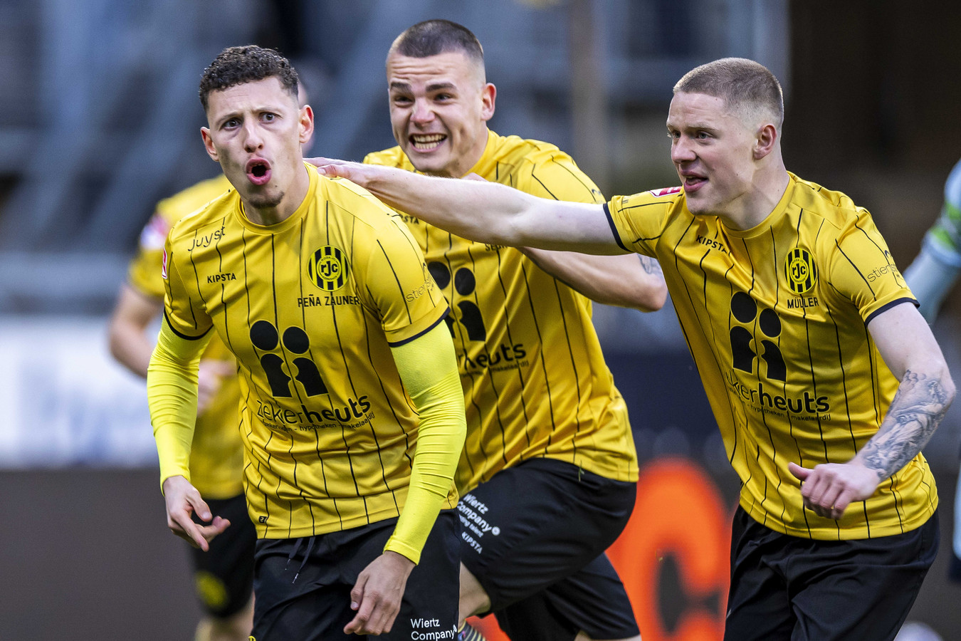Roda JC laat dure punten liggen in strijd om directe promotie, enorme ...
