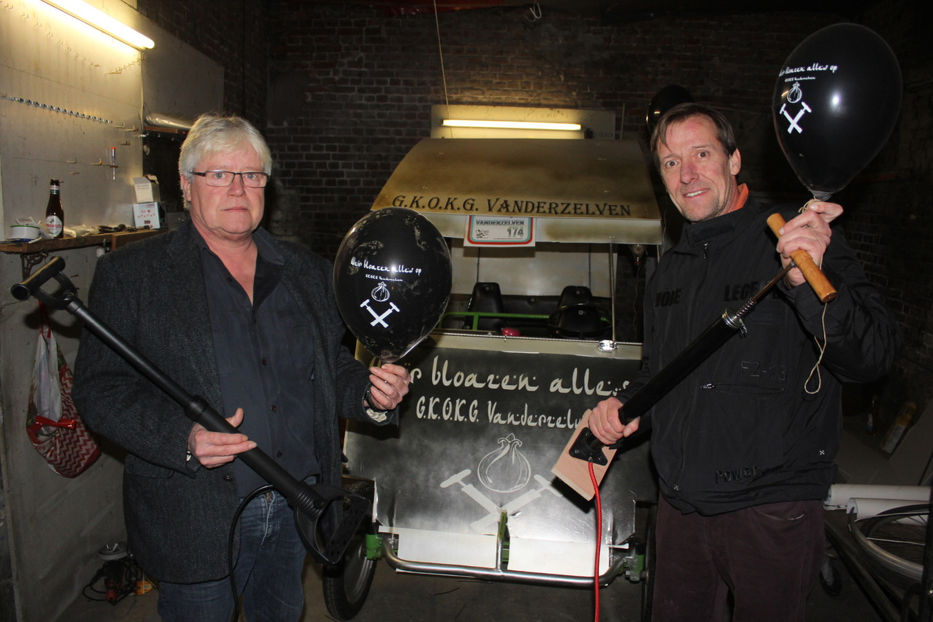 Aalstenaars blijven lachen met IS-terroristen | Foto | hln.be