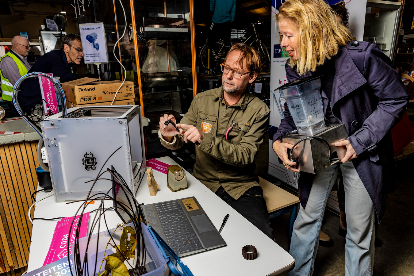 Er is geen geld voor nieuw, dus repareren we onze apparaten massaal (en ...